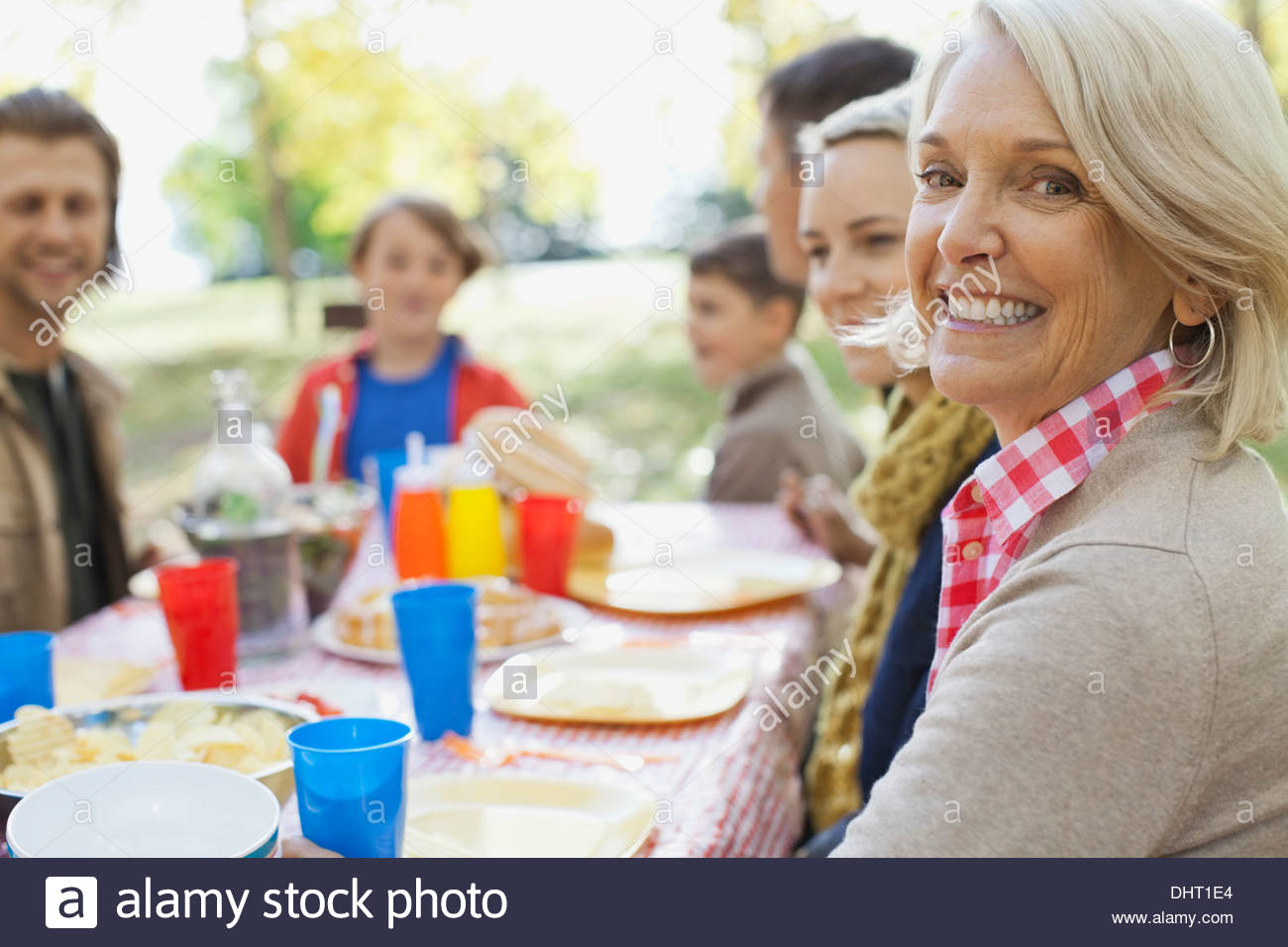 Family time table hi-res stock photography and images - Alamy