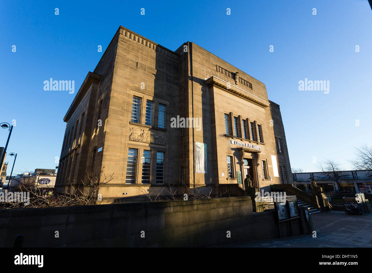 Huddersfield Library and Art Gallery, opened in 1940 Stock Photo - Alamy