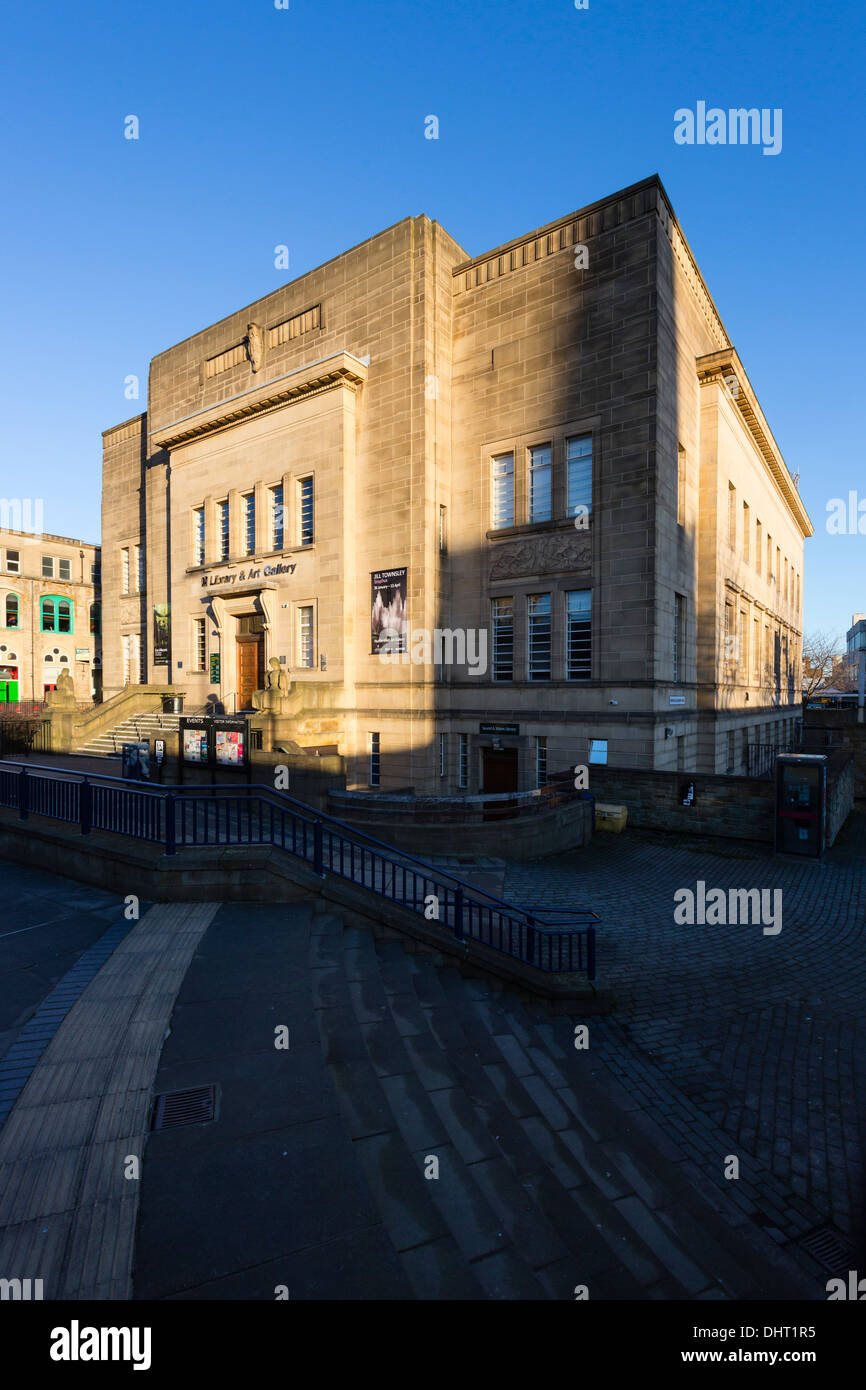 Huddersfield Library and Art Gallery, opened in 1940 Stock Photo - Alamy