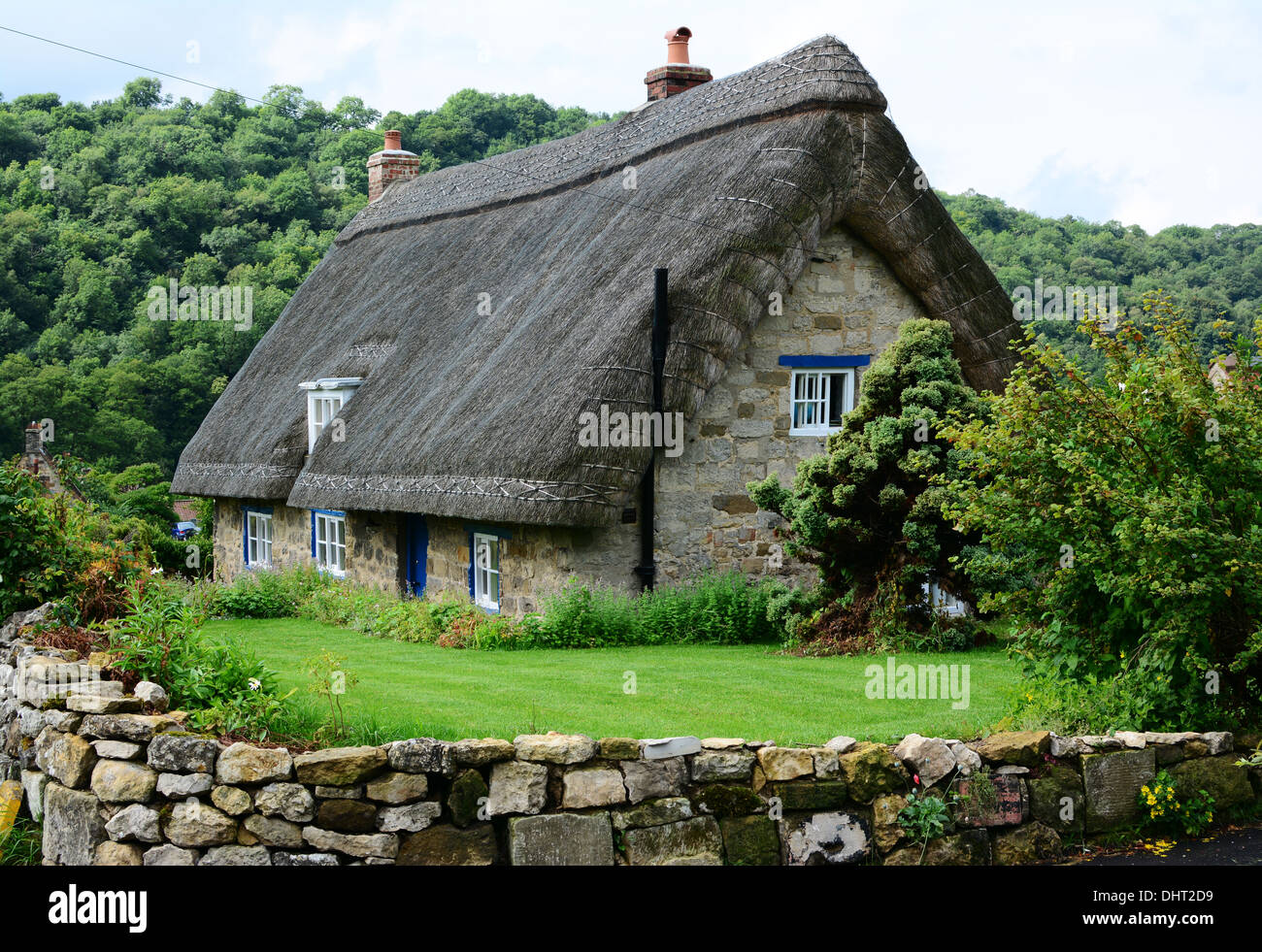 Historic thatched cottage hi-res stock photography and images - Alamy