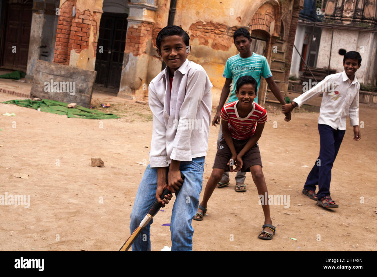 boys playing cricket in India Stock Photo - Alamy