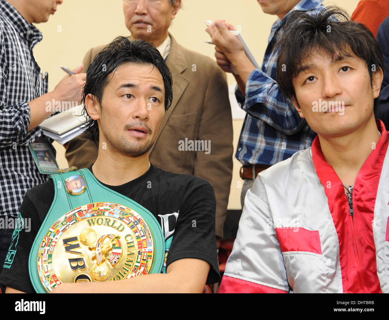 Tokyo, Japan. 10th Nov, 2013. (L-R) Shinsuke Yamanaka (JPN), Shin ...