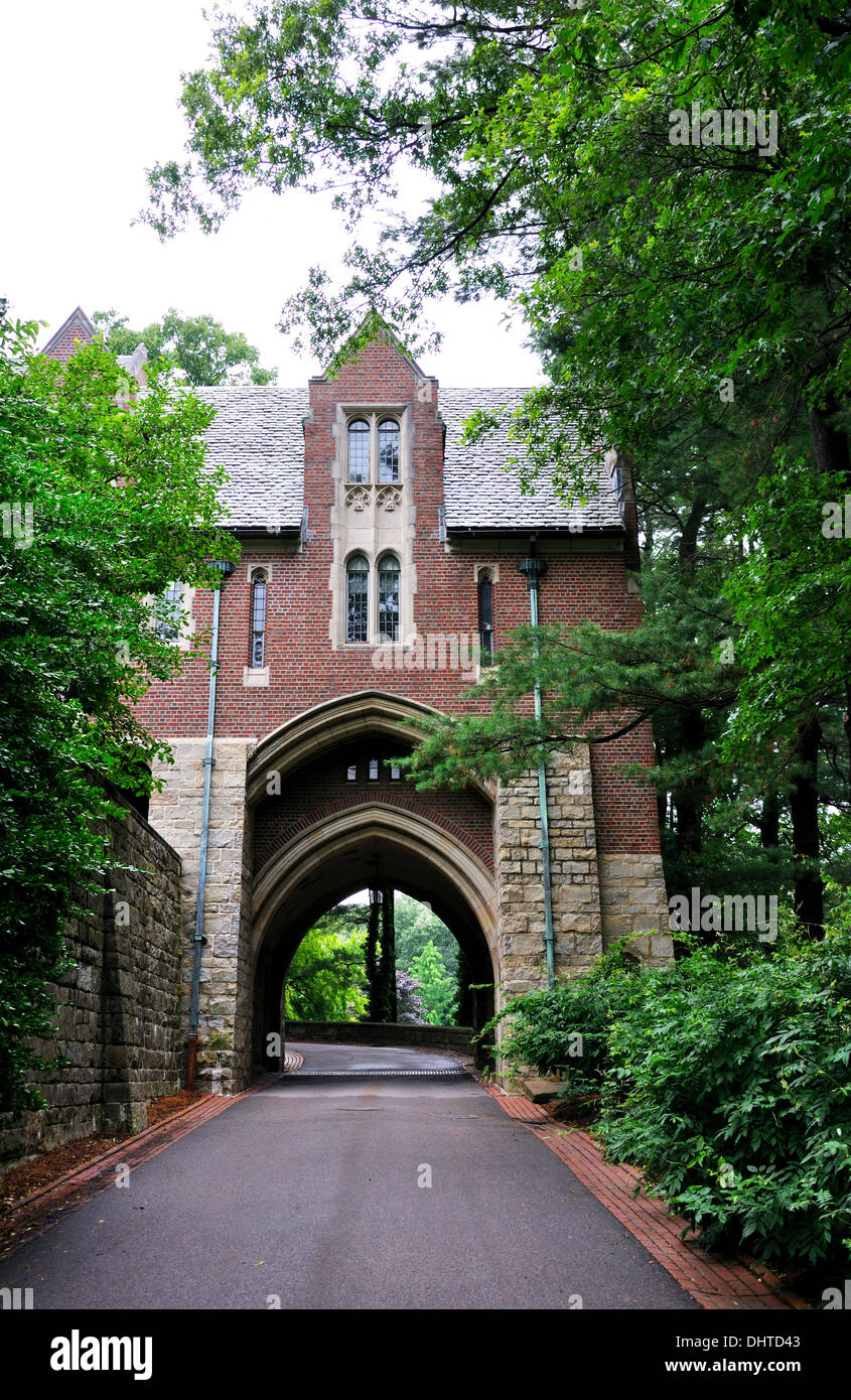 Private womens college hi-res stock photography and images - Alamy