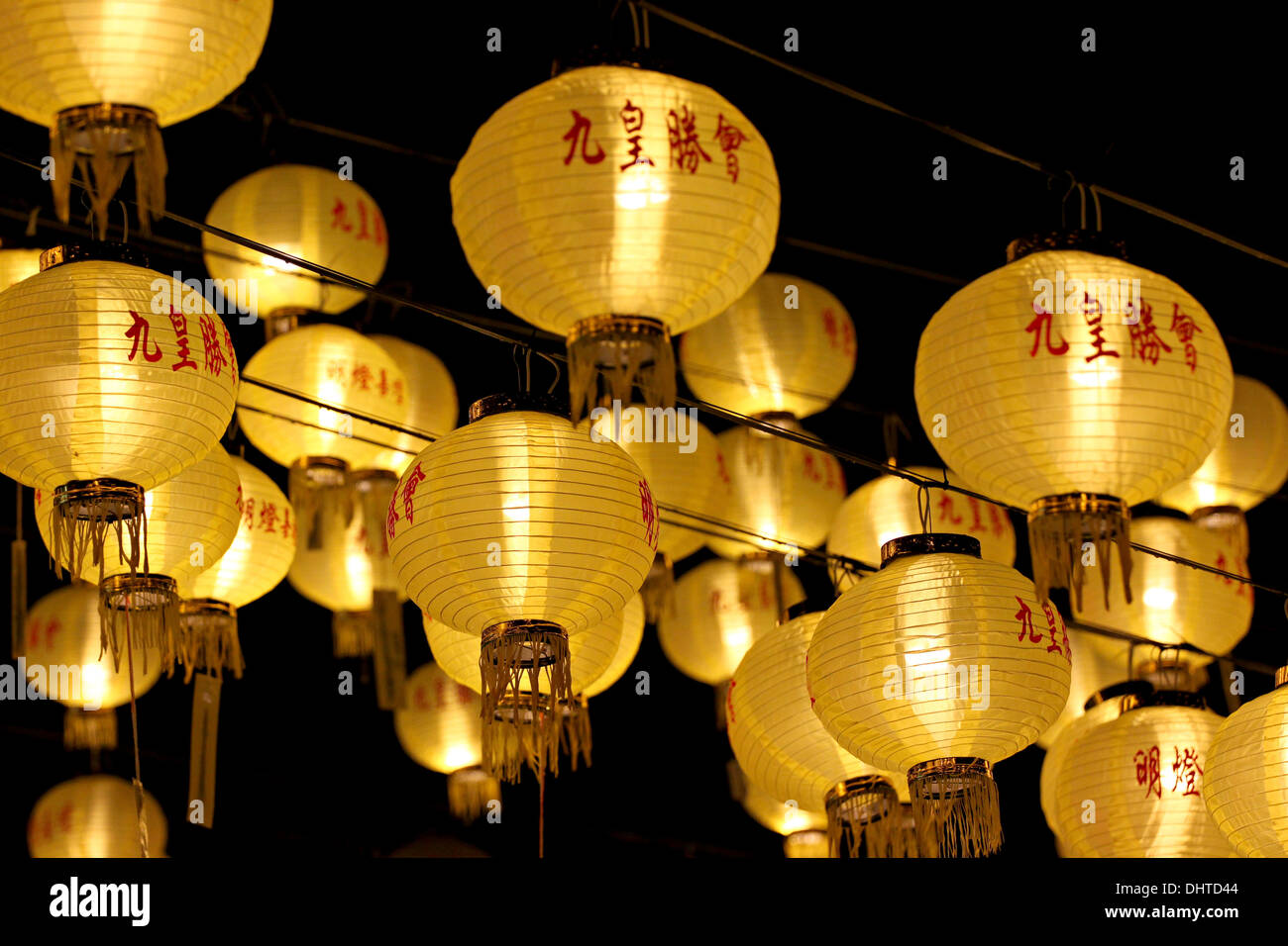 Chinese lanterns hi-res stock photography and images - Alamy