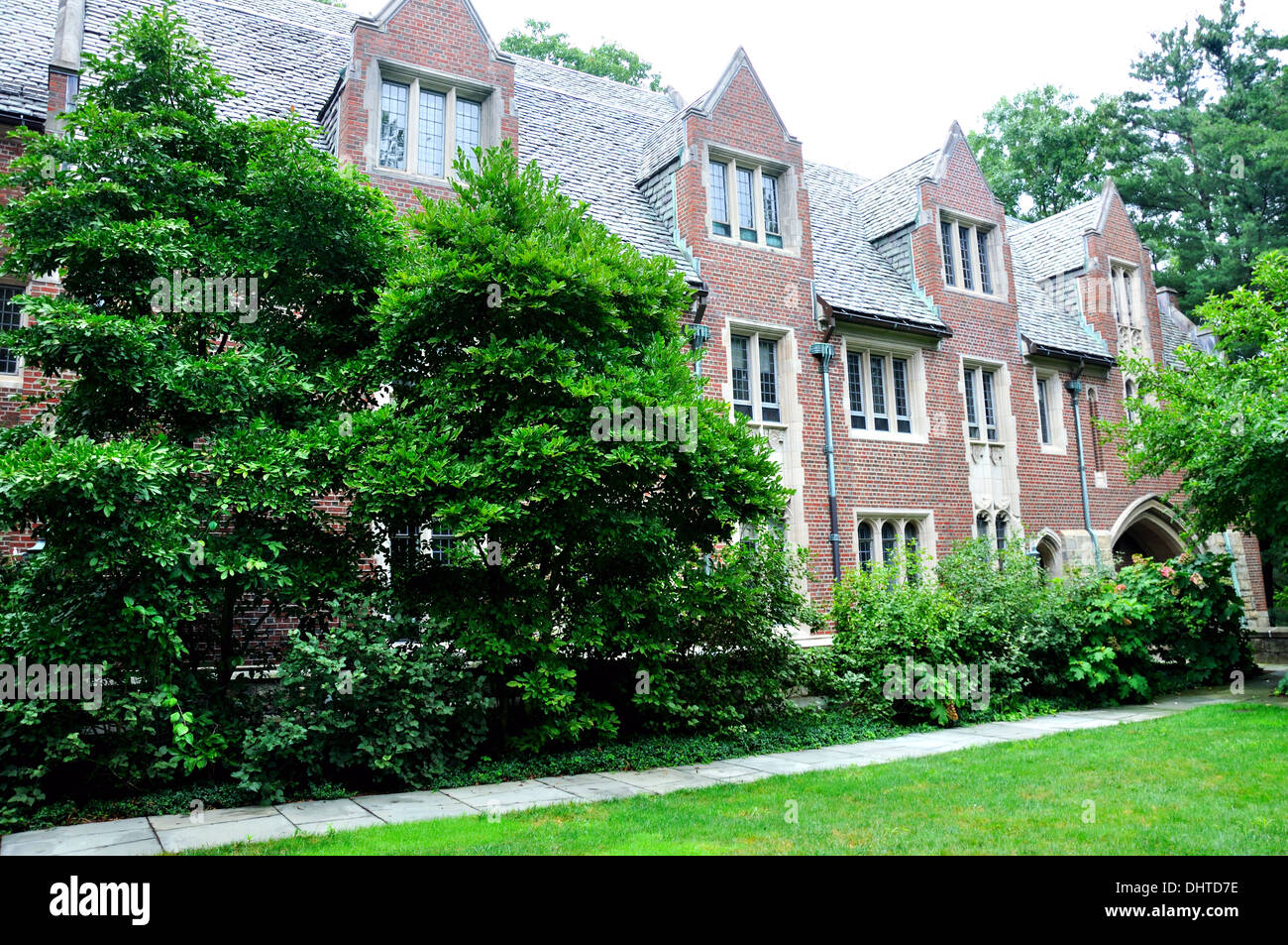 Wellesley buildings hi-res stock photography and images - Alamy