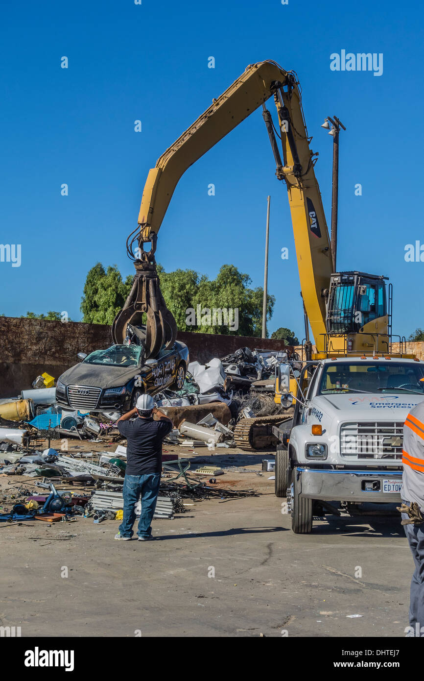 Tow truck yard america hi-res stock photography and images - Alamy