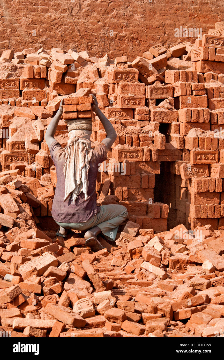 India brick factory hi-res stock photography and images - Alamy