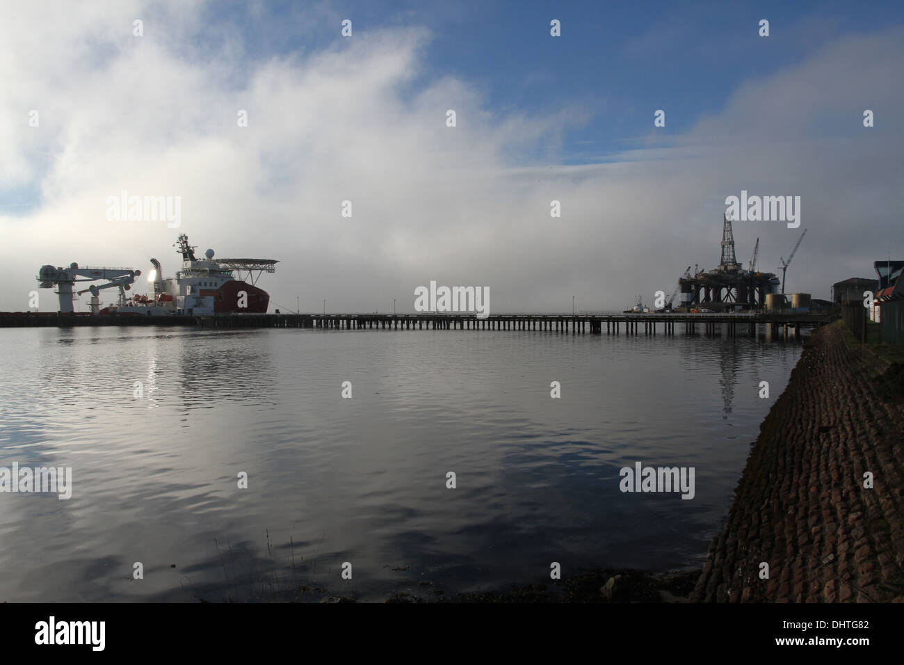 Oil rig repair hi-res stock photography and images - Alamy