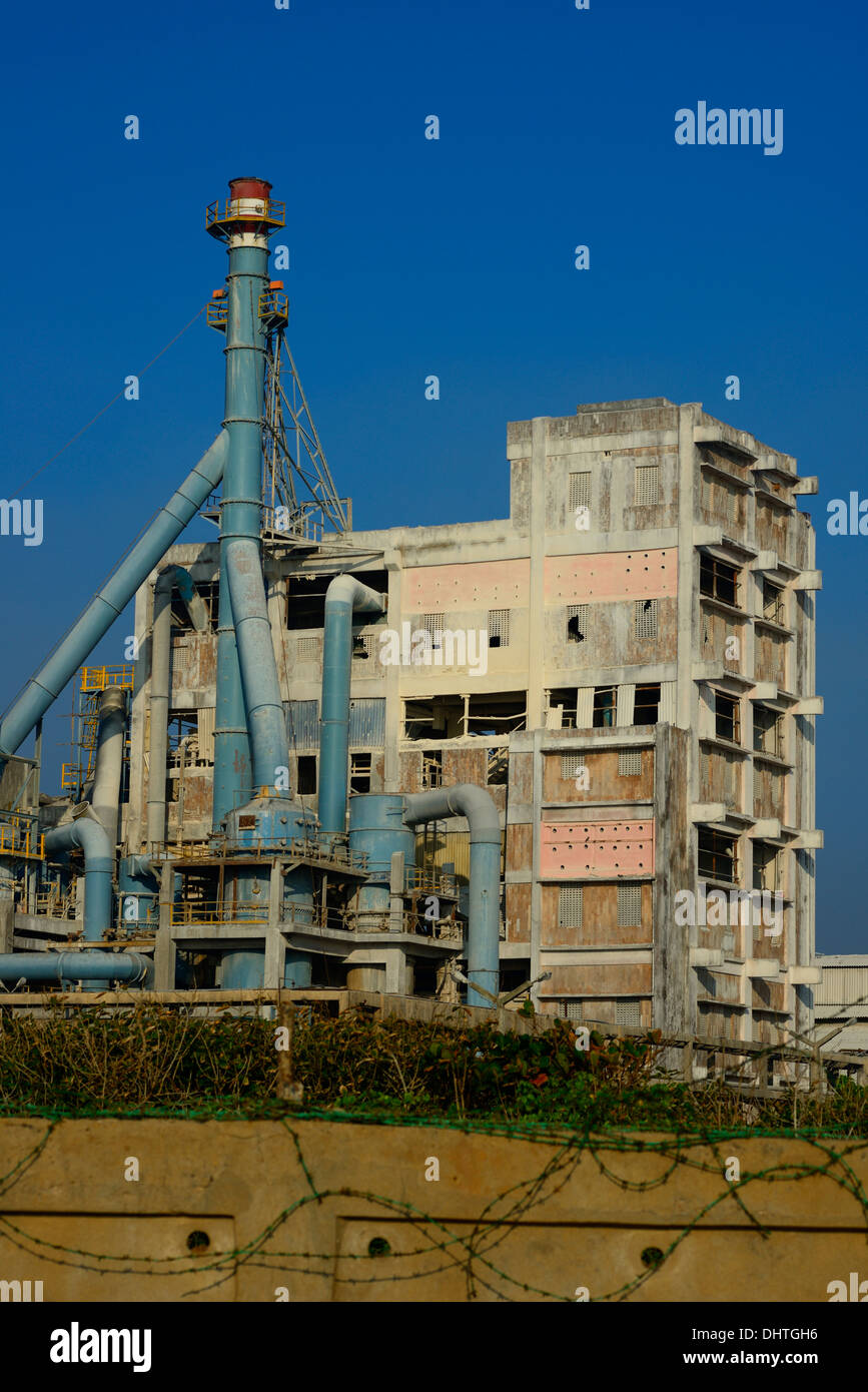 Factory emitting smoke on a bright sunny day Stock Photo - Alamy