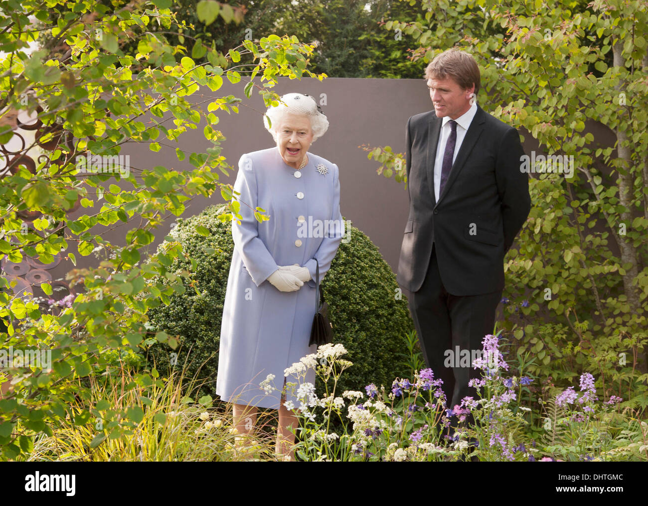 Queen Elizabeth II visits The RHS Chelsea Flower Show 2012 at Royal ...