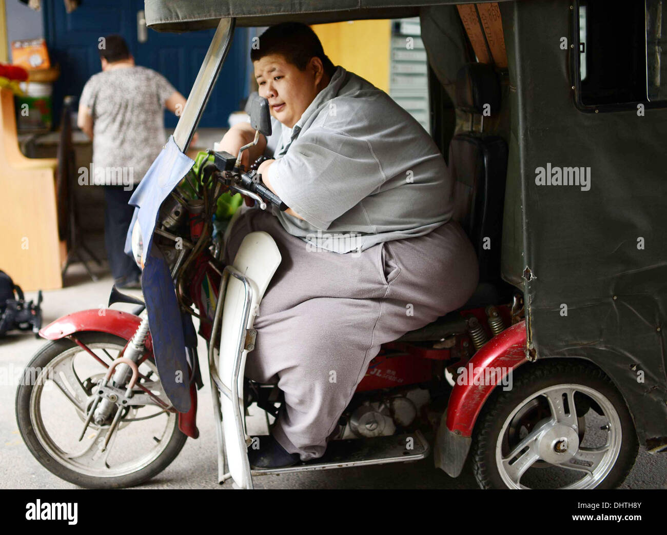 Chinese man struggles with obesity Chinese man Guan Chen has struggled ...