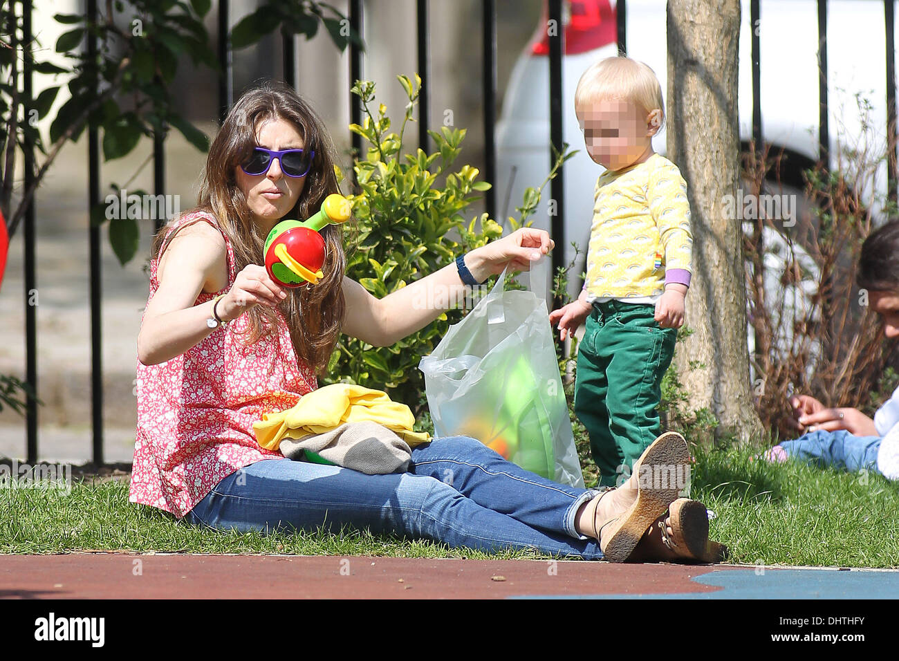 Jools Oliver enjoying the sunshine in Primrose Hill with her son Buddy ...