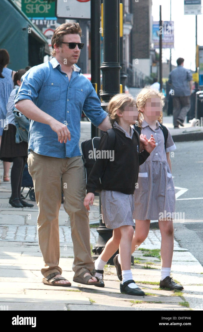 Jamie Oliver collects his daughters, Poppy Honey and Daisy Boo, from ...