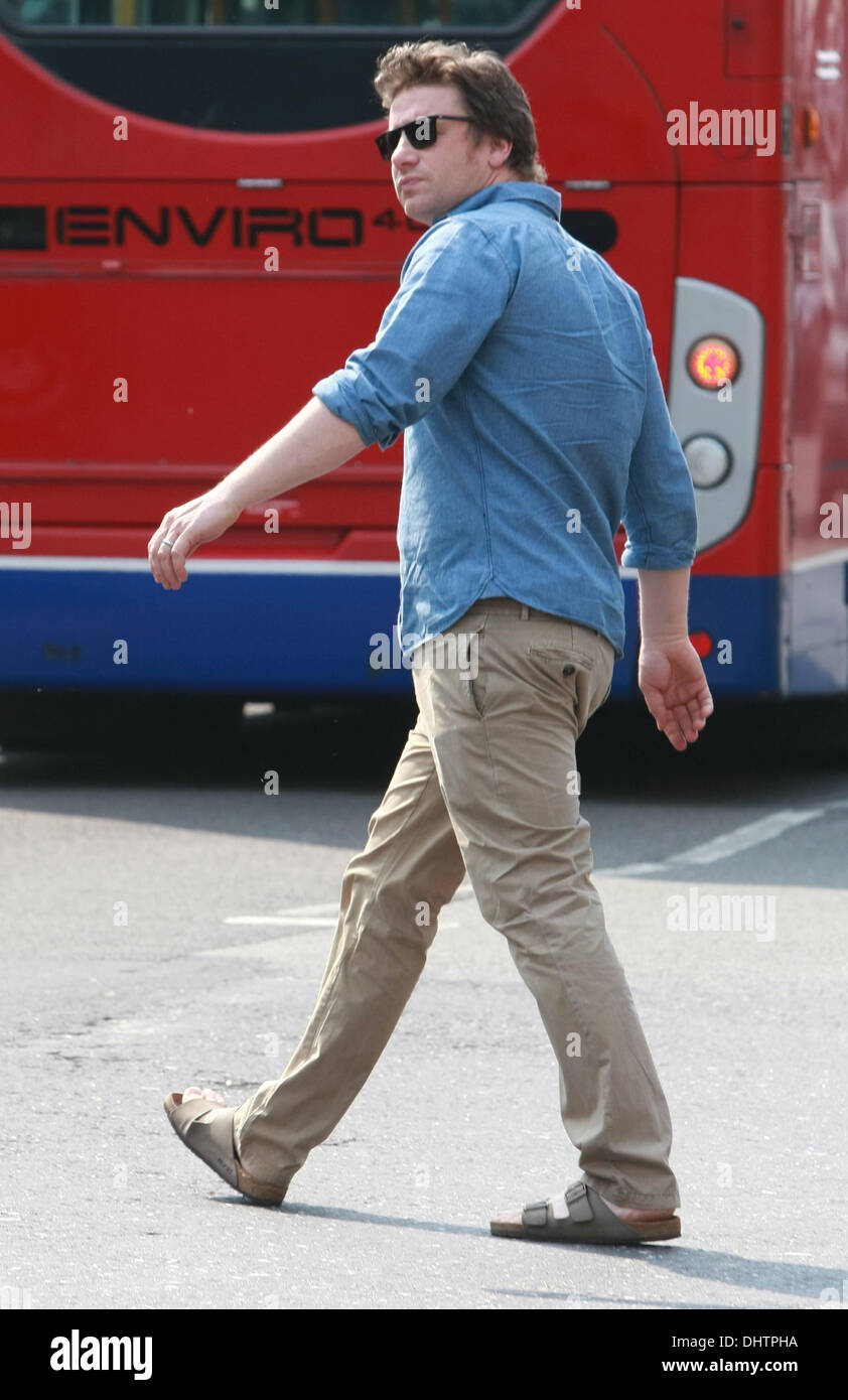 Jamie Oliver collects his daughters, Poppy Honey and Daisy Boo, from ...