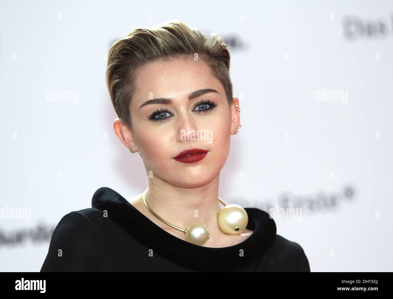 Berlin, Germany. 14th Nov, 2013. US singer Miley Cyrus arrives for the ...