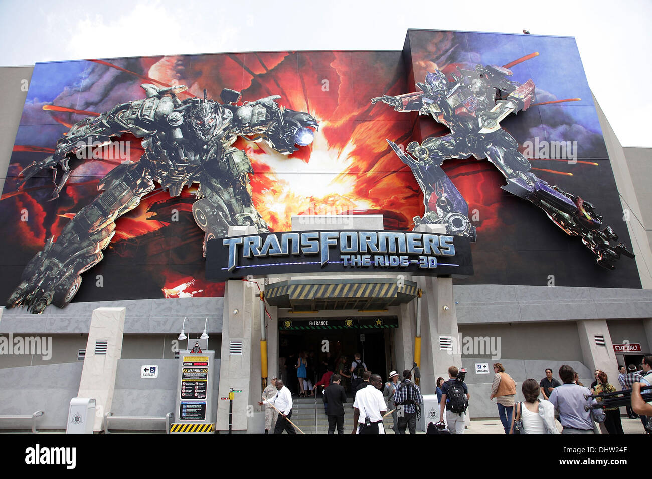 Atmosphere World Premiere Of Universal Studios Hollywood's ...