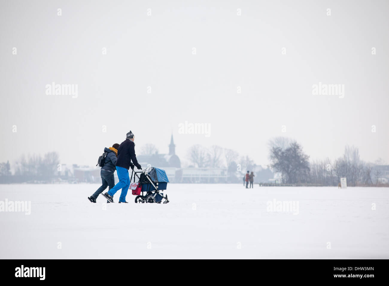 Winter vacation family time hi-res stock photography and images - Alamy