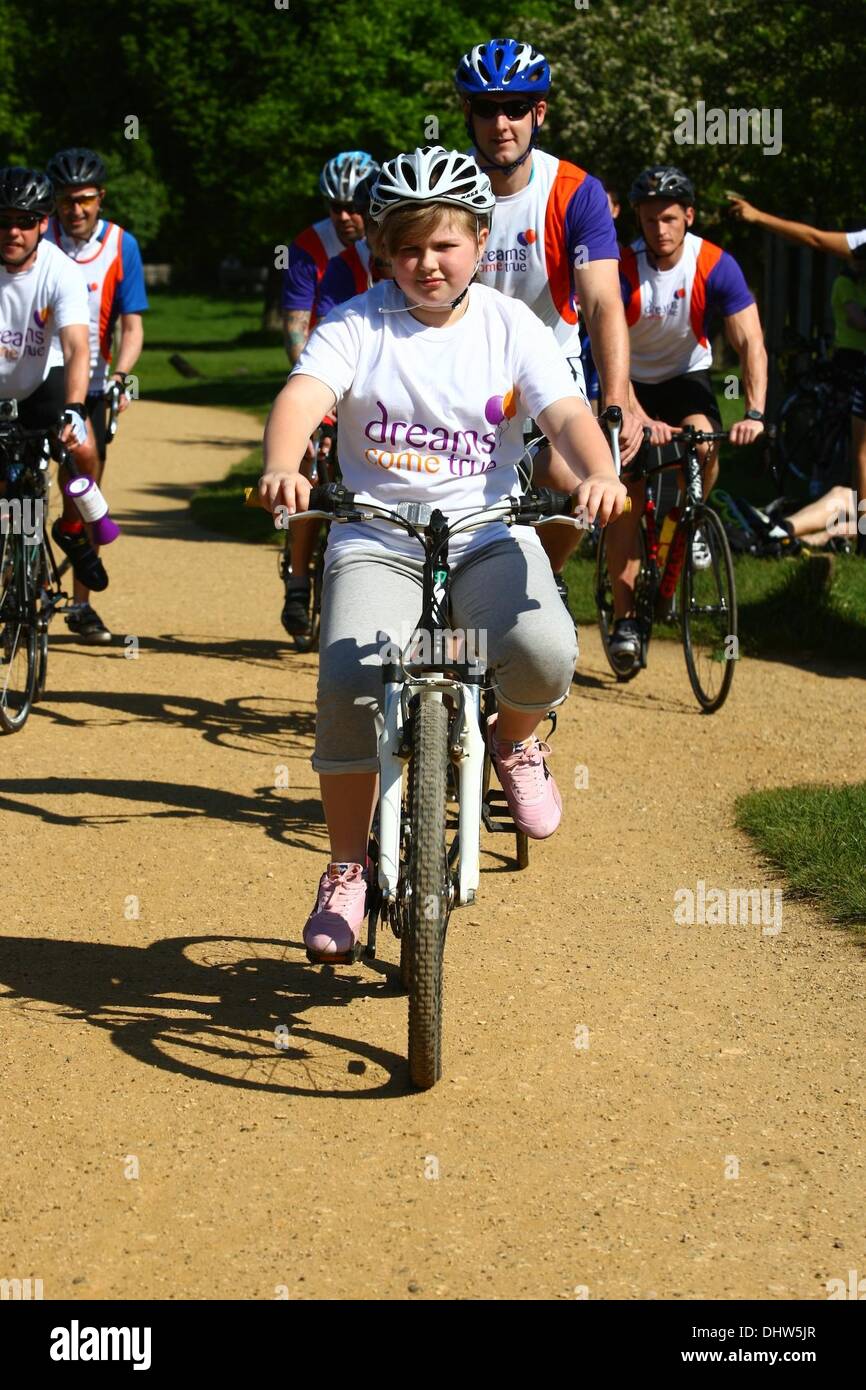 Kerry Katona Dreams Come True Ambassador Kerry Katona starts the Dream ...