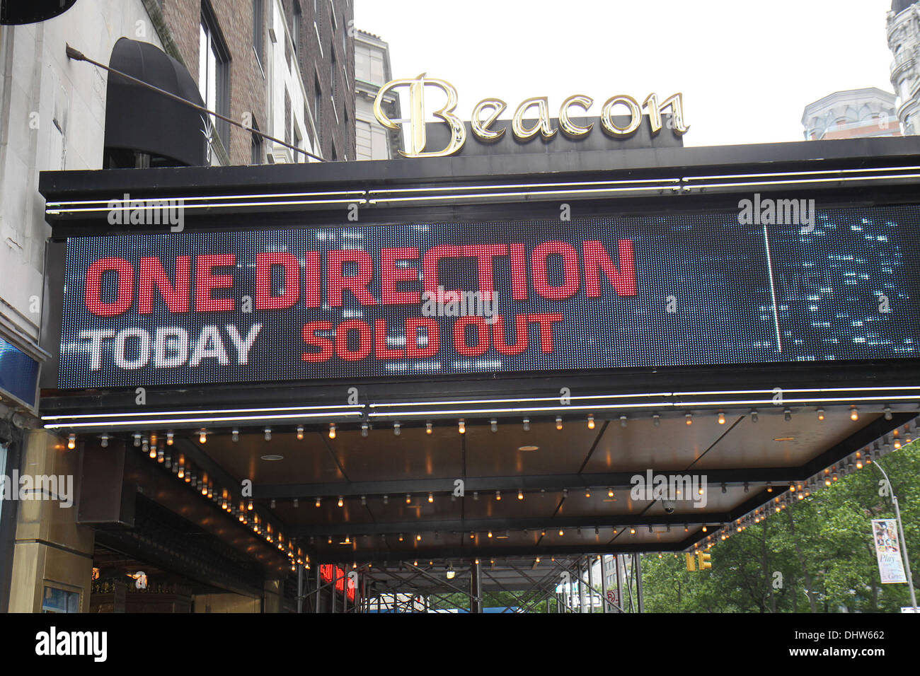 Hysterical fans at the Beacon Theatre for the sold out One Direction ...