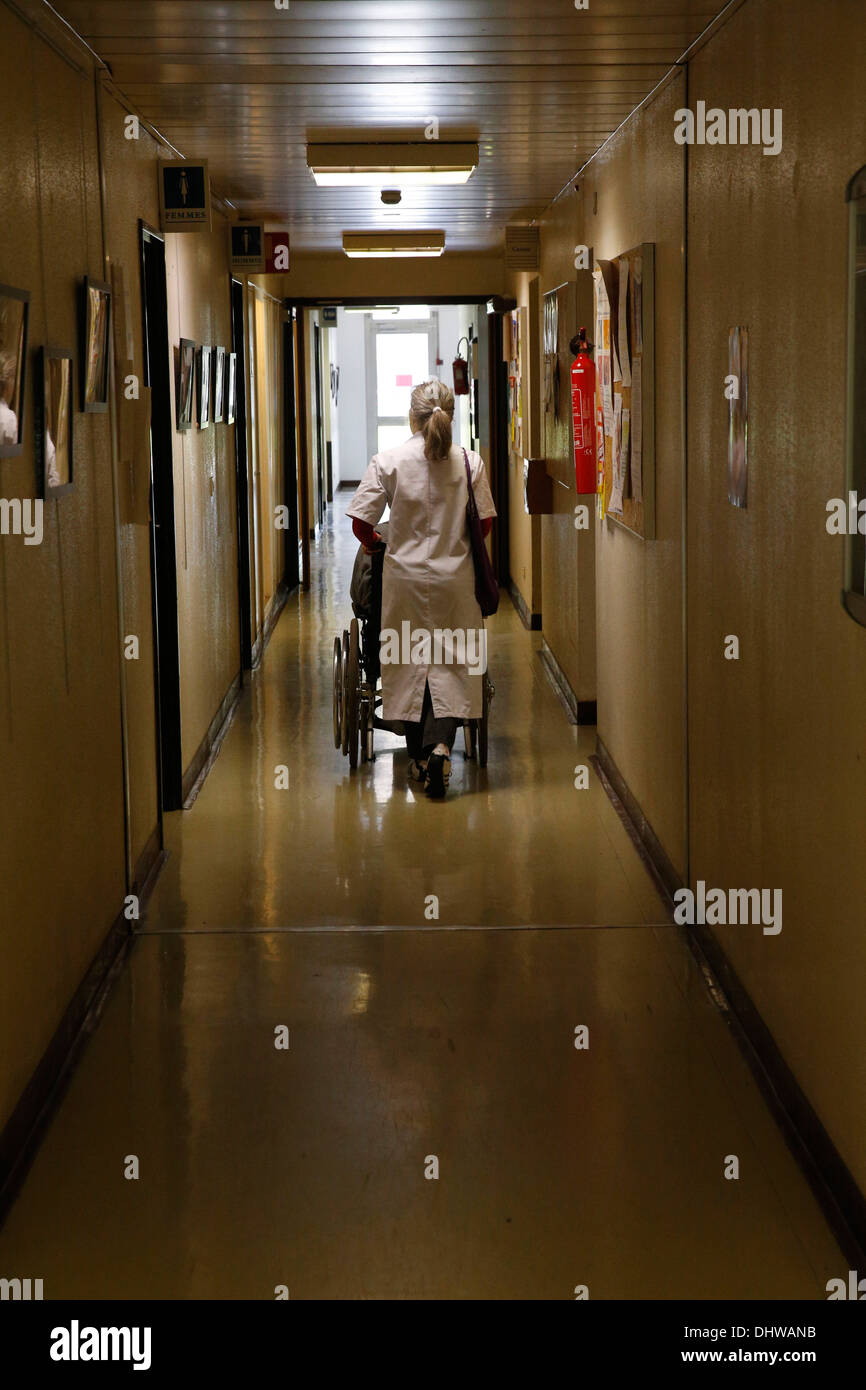 Geriatrics Unit. Hospital Stock Photo - Alamy