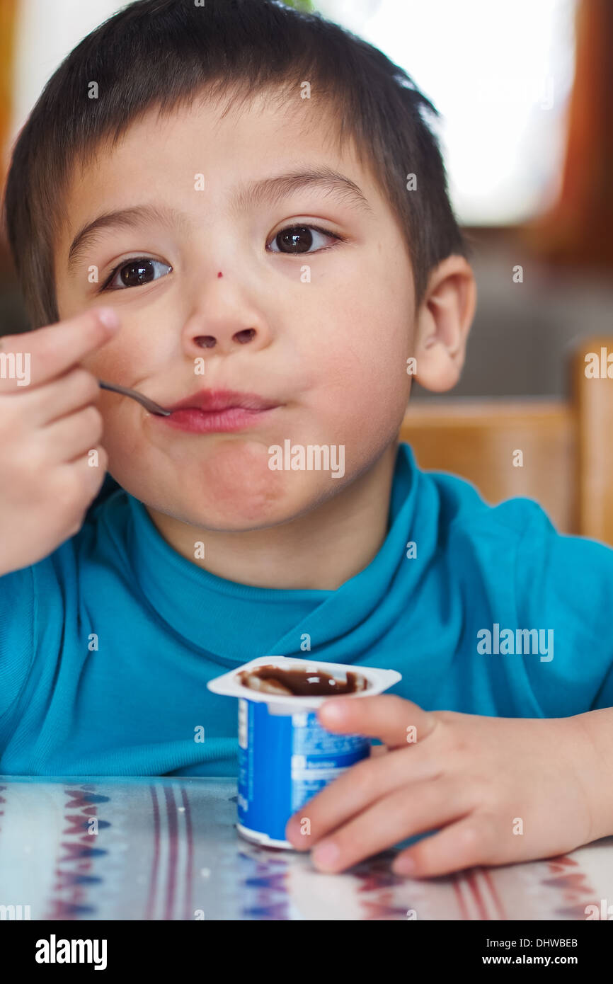 Child eating a dessert Stock Photo - Alamy