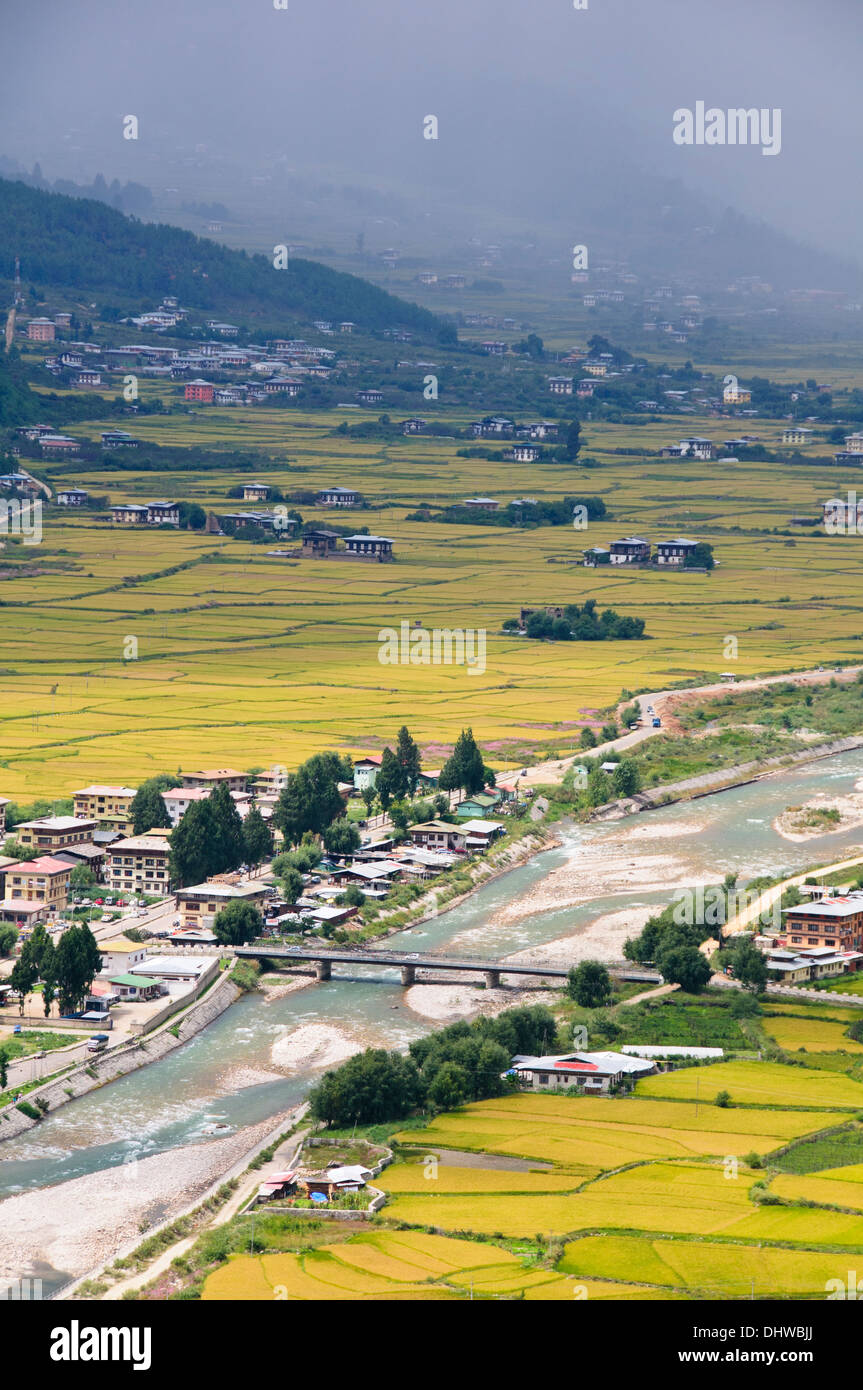Paro dzong overlooking paro valley hi-res stock photography and images ...