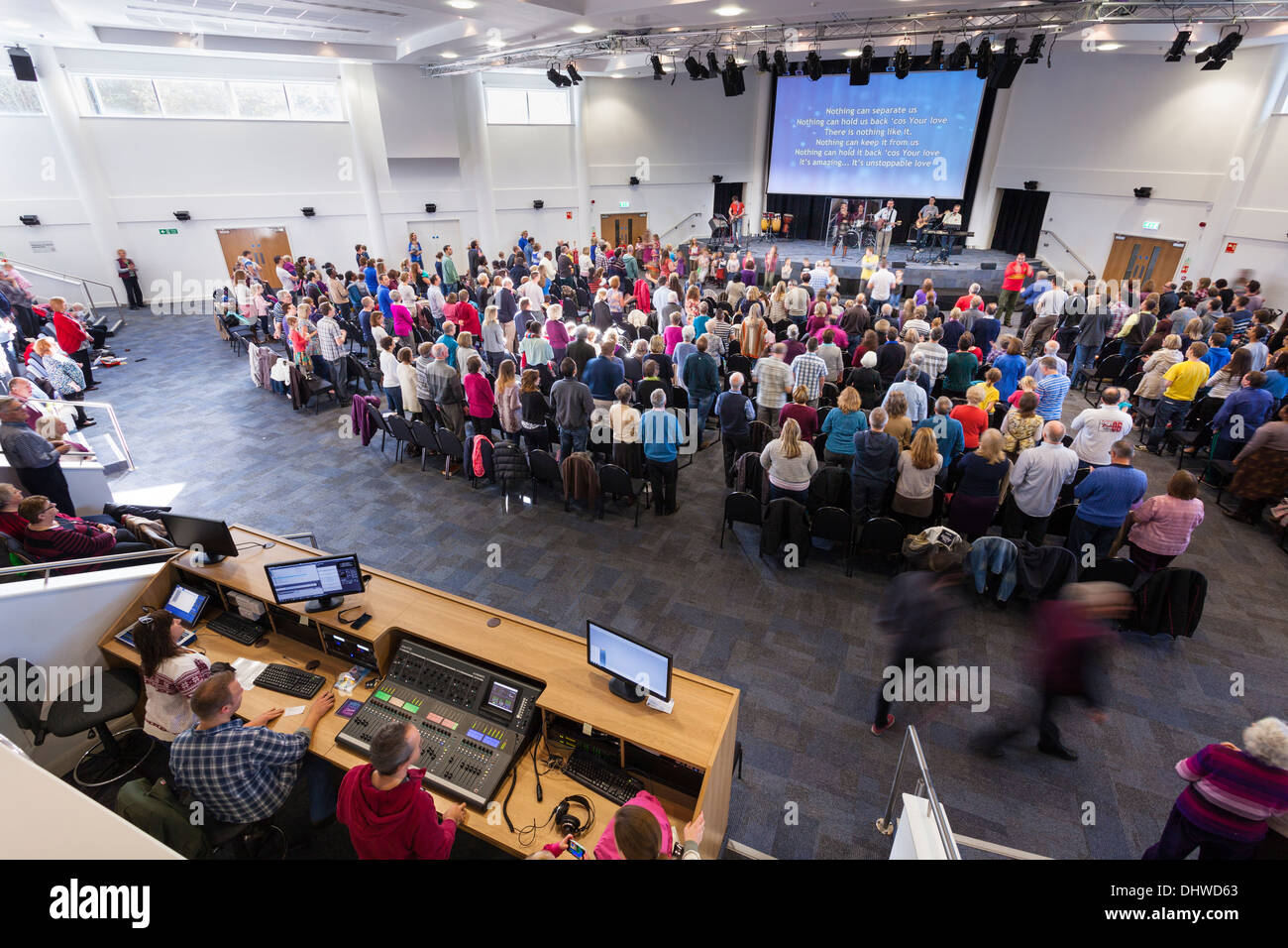 Uk church congregation hi-res stock photography and images - Alamy