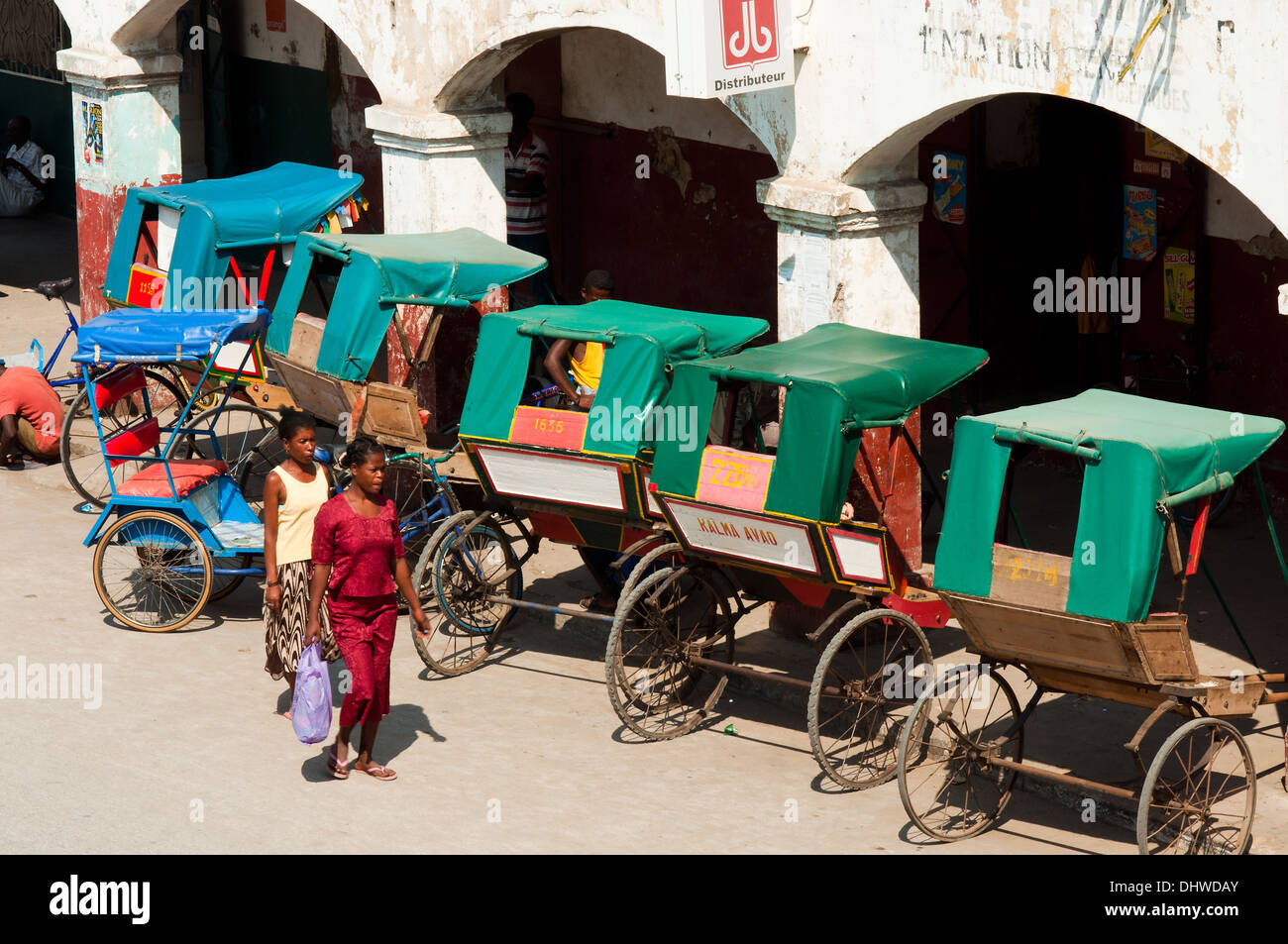 street scene with pousse-pousse, tulear, madagascar Stock Photo - Alamy