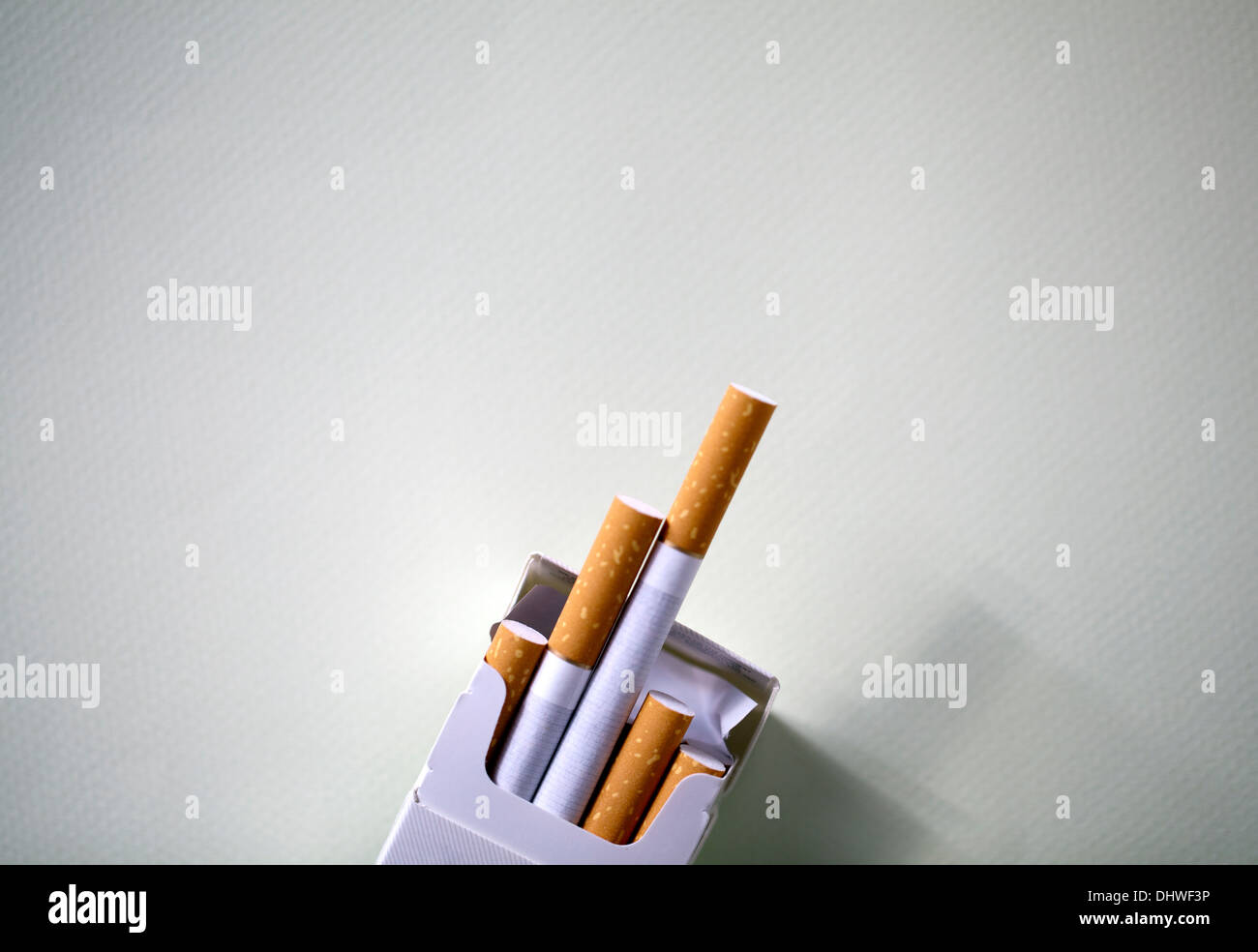 Open box cigarettes hi-res stock photography and images - Alamy