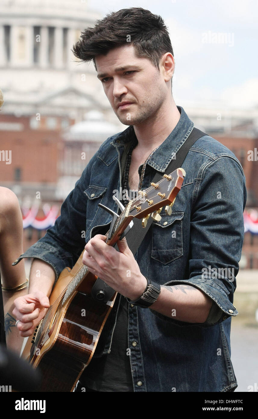 Danny o'donoghue busking hi-res stock photography and images - Alamy