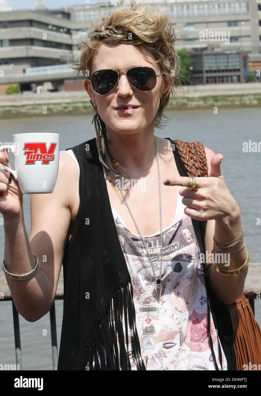 Bo bruce busking on the south bank london hi-res stock photography and ...