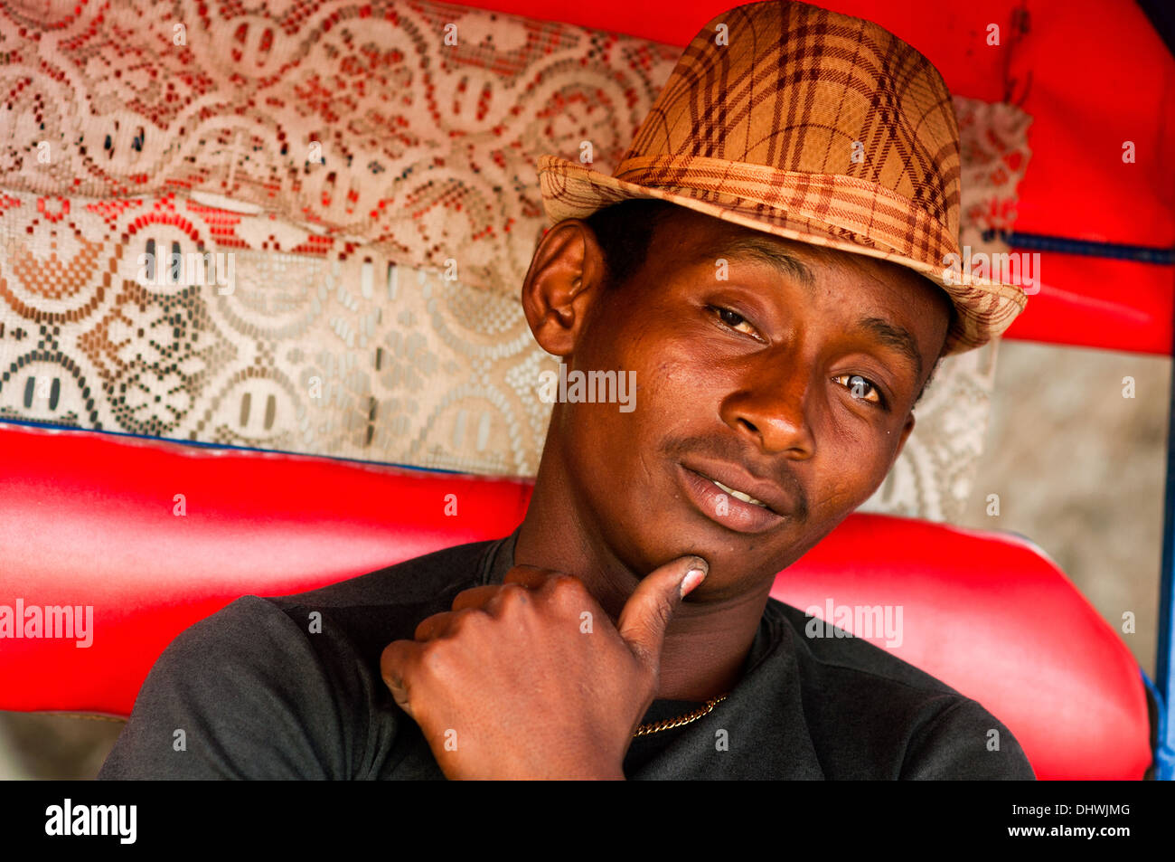 Personpousse pousse hi-res stock photography and images - Alamy