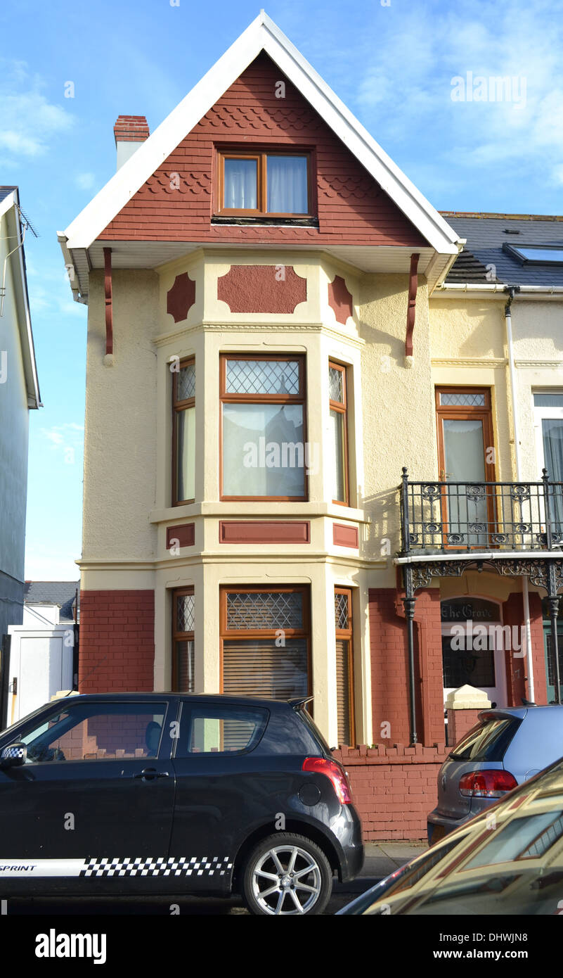 Three bay house hi-res stock photography and images - Alamy