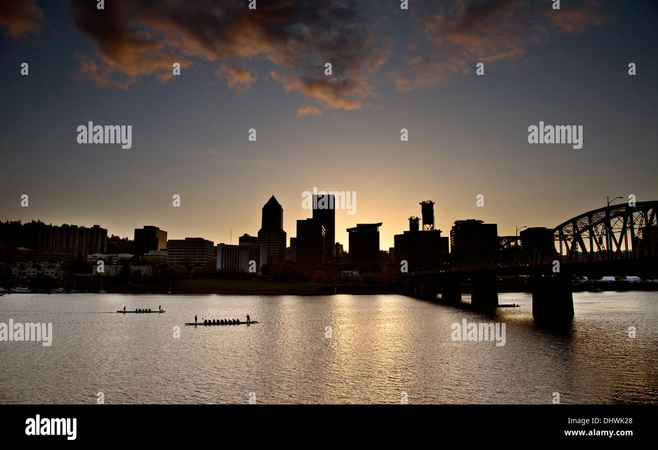 Sunset Portland Oregon sillouette skyline downtown yellow Stock Photo ...