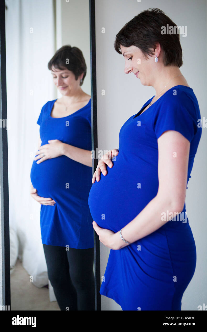Mirror pregnant hi-res stock photography and images - Alamy