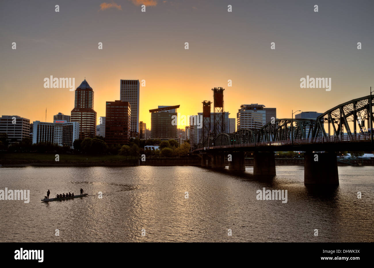 Sunset Portland Oregon sillouette skyline downtown yellow Stock Photo ...