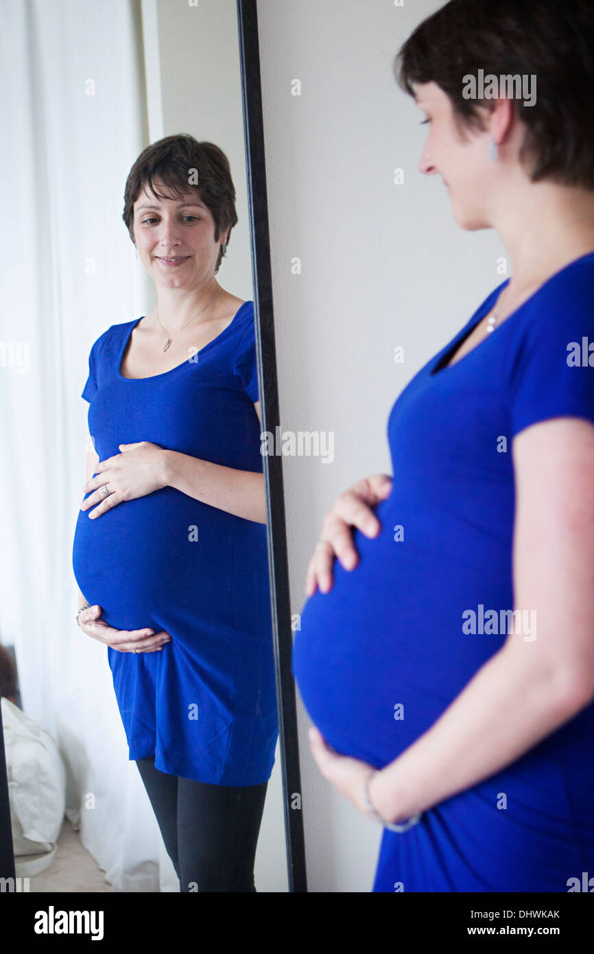 Mirror pregnant hi-res stock photography and images - Alamy