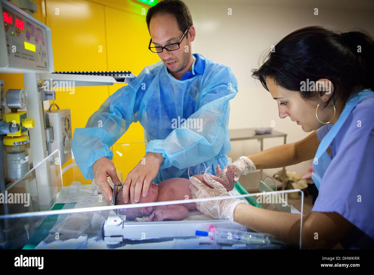 MEASURING HEIGHT, NEWBORN BABY Stock Photo - Alamy