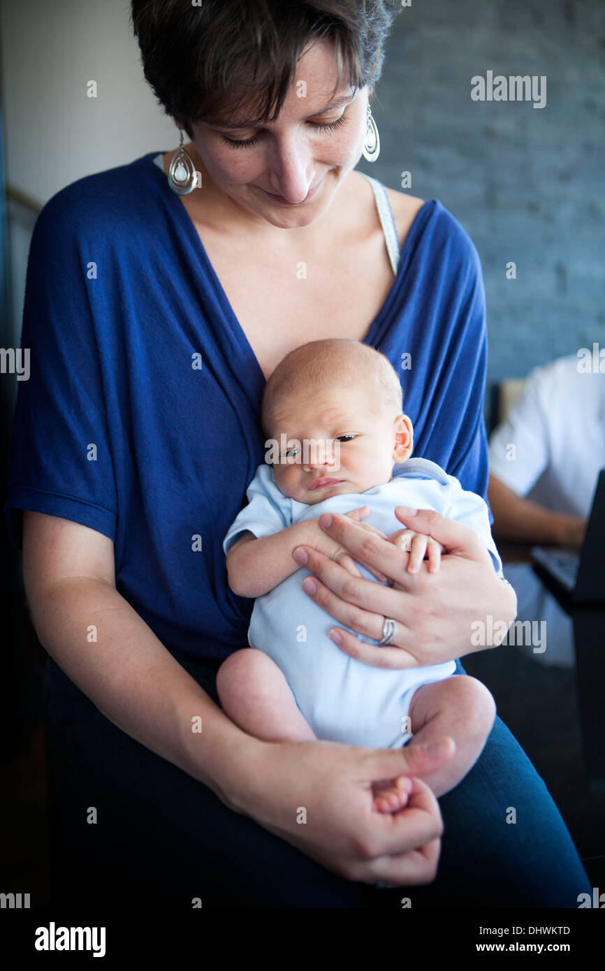 MOTHER AND NEWBORN BABY Stock Photo - Alamy