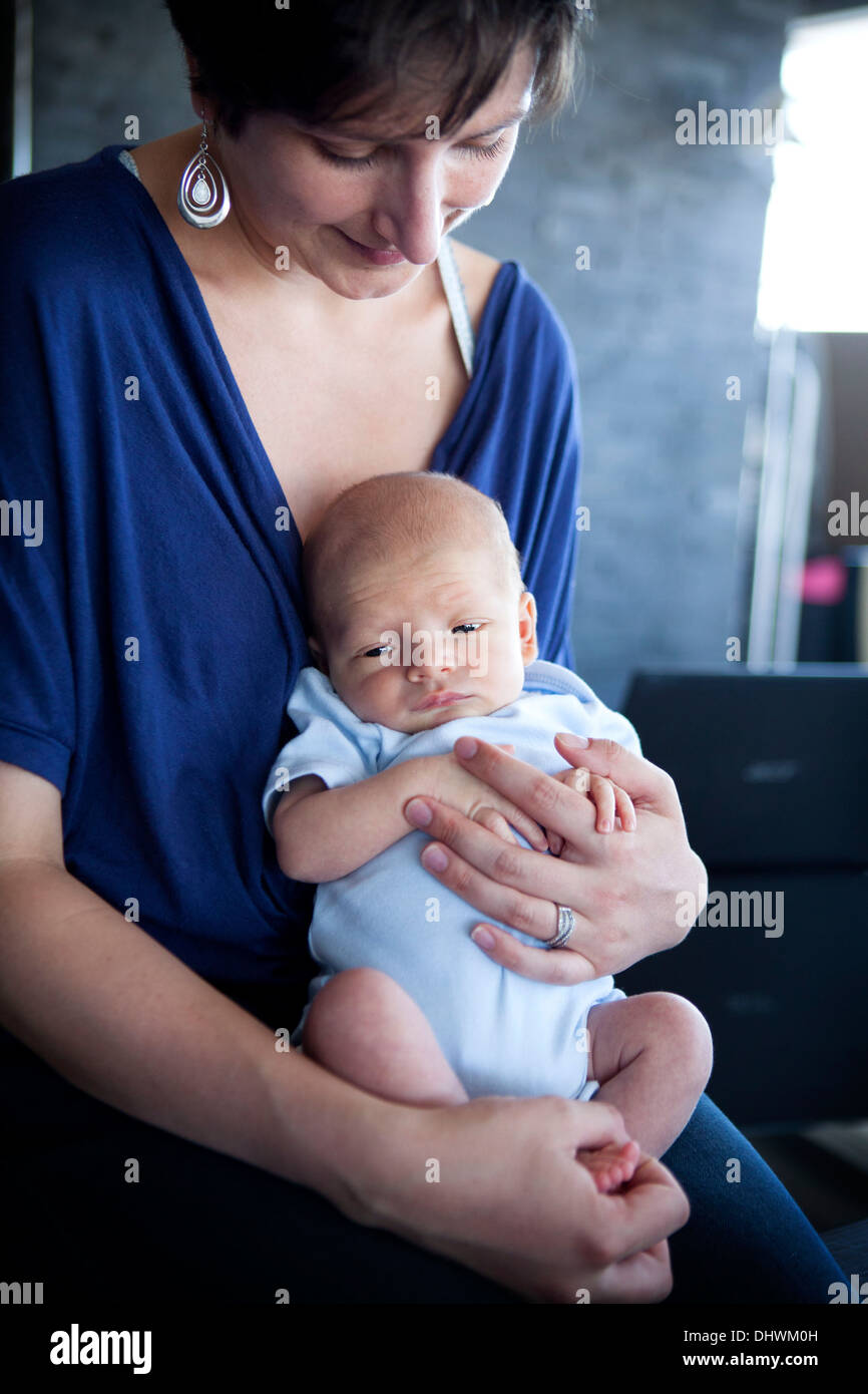 MOTHER AND NEWBORN BABY Stock Photo - Alamy