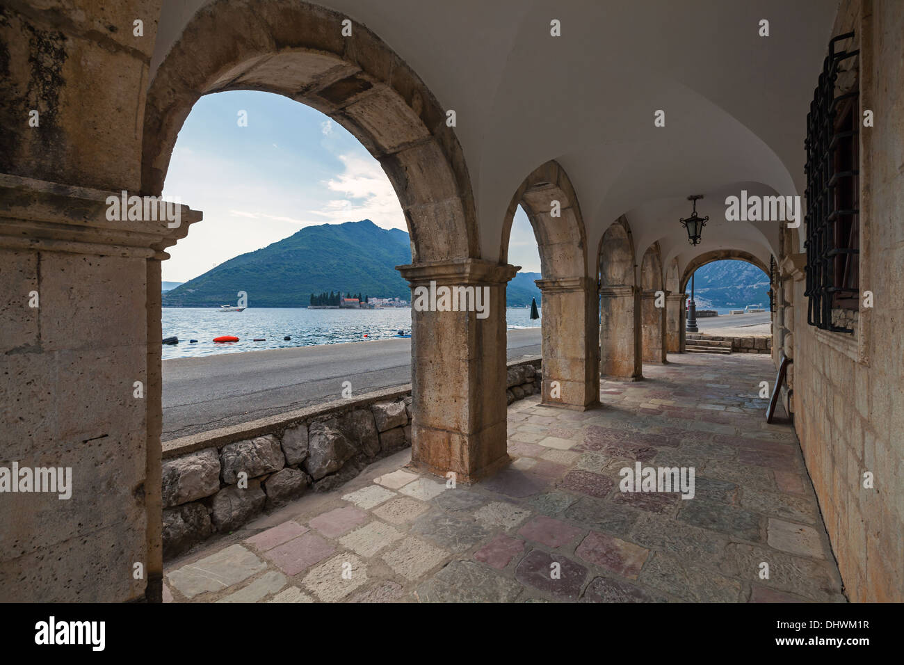 Old stone archway hi-res stock photography and images - Alamy