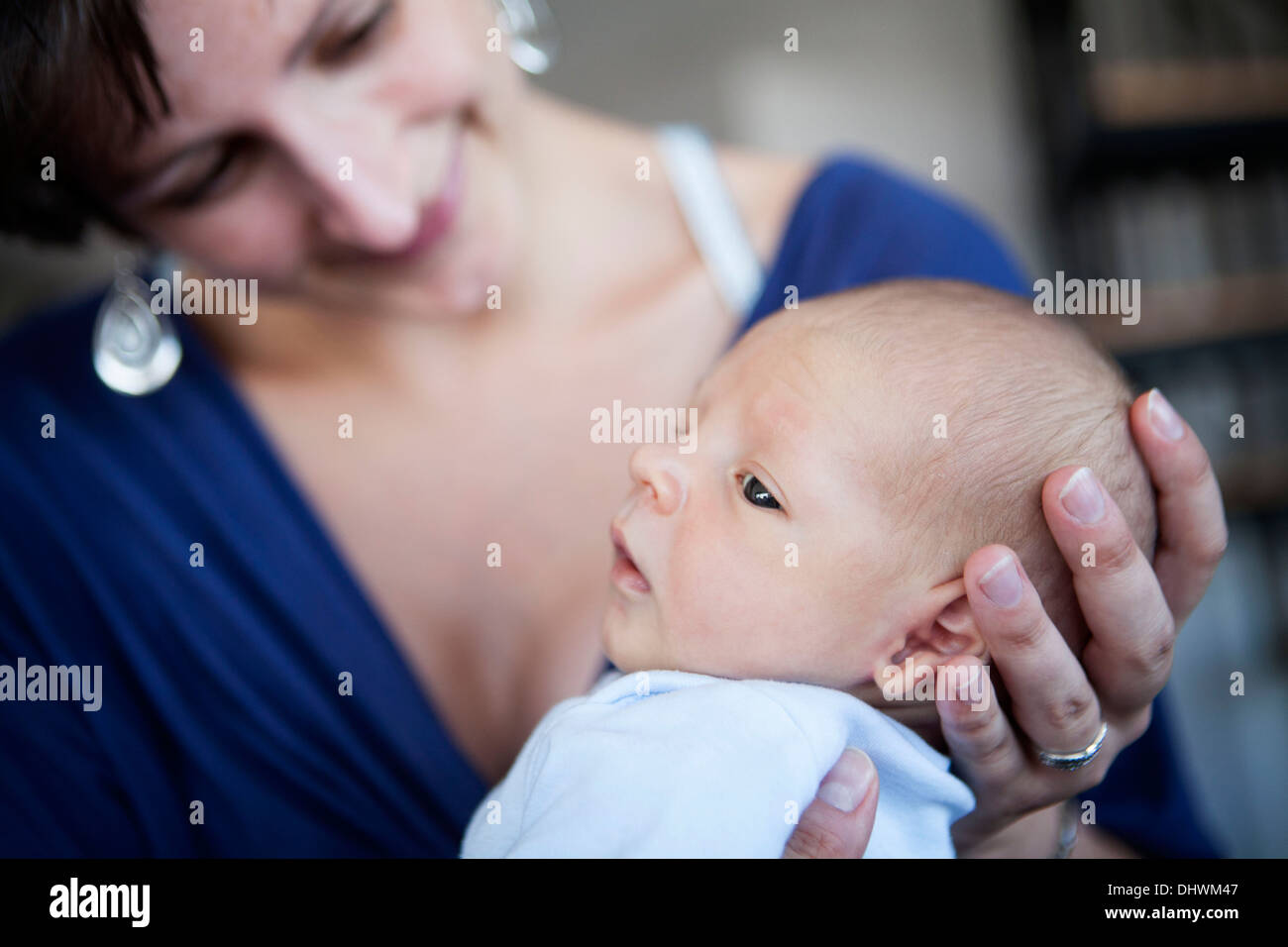MOTHER AND NEWBORN BABY Stock Photo - Alamy