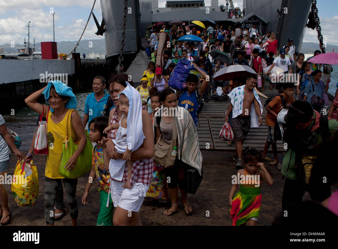 Lapu Lapu, Cebu, Philippines. 15th November 2013. Tacloban Evacuees ...