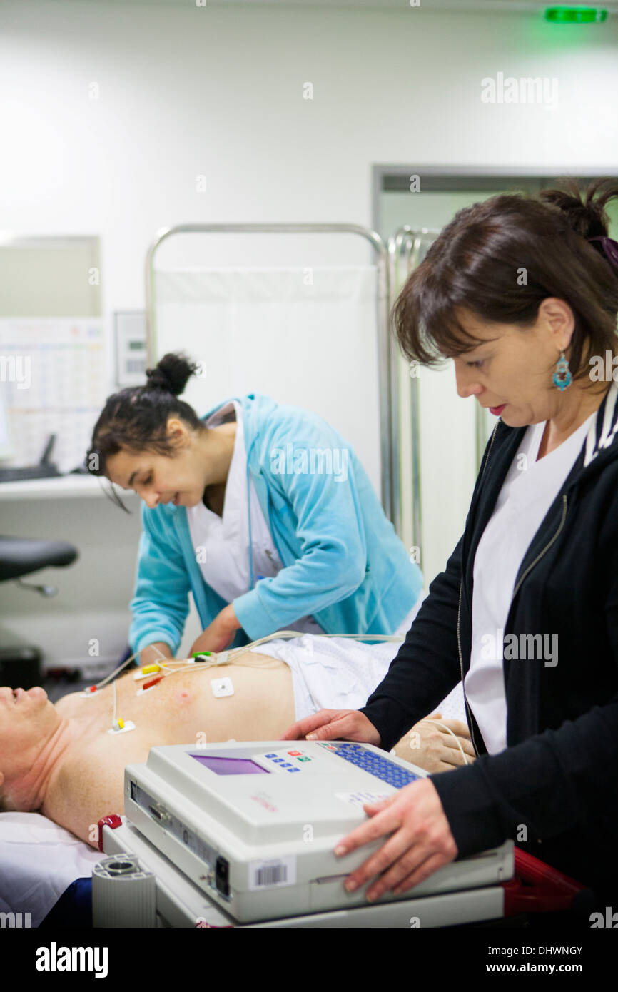 Emergency trauma center hospital hi-res stock photography and images ...