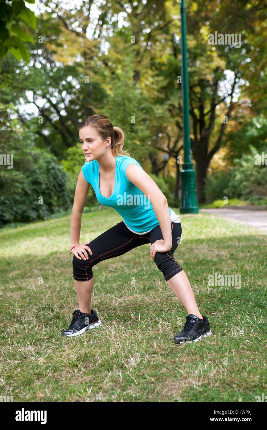WOMAN PRACTISING A SPORT Stock Photo - Alamy