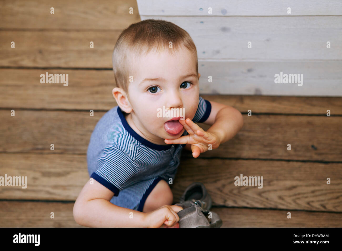 Child squatting hi-res stock photography and images - Alamy