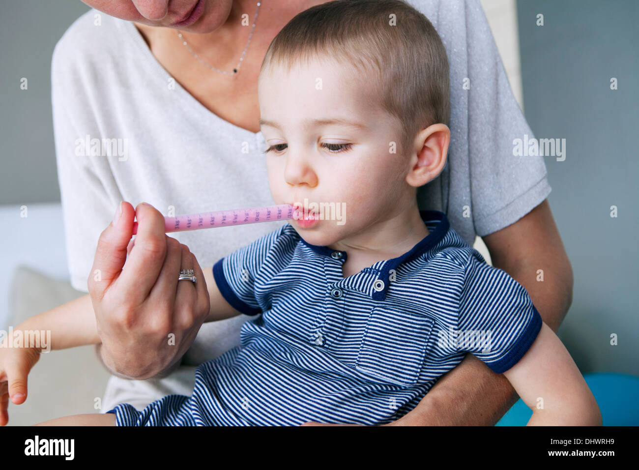 Children taking drugs hi-res stock photography and images - Alamy