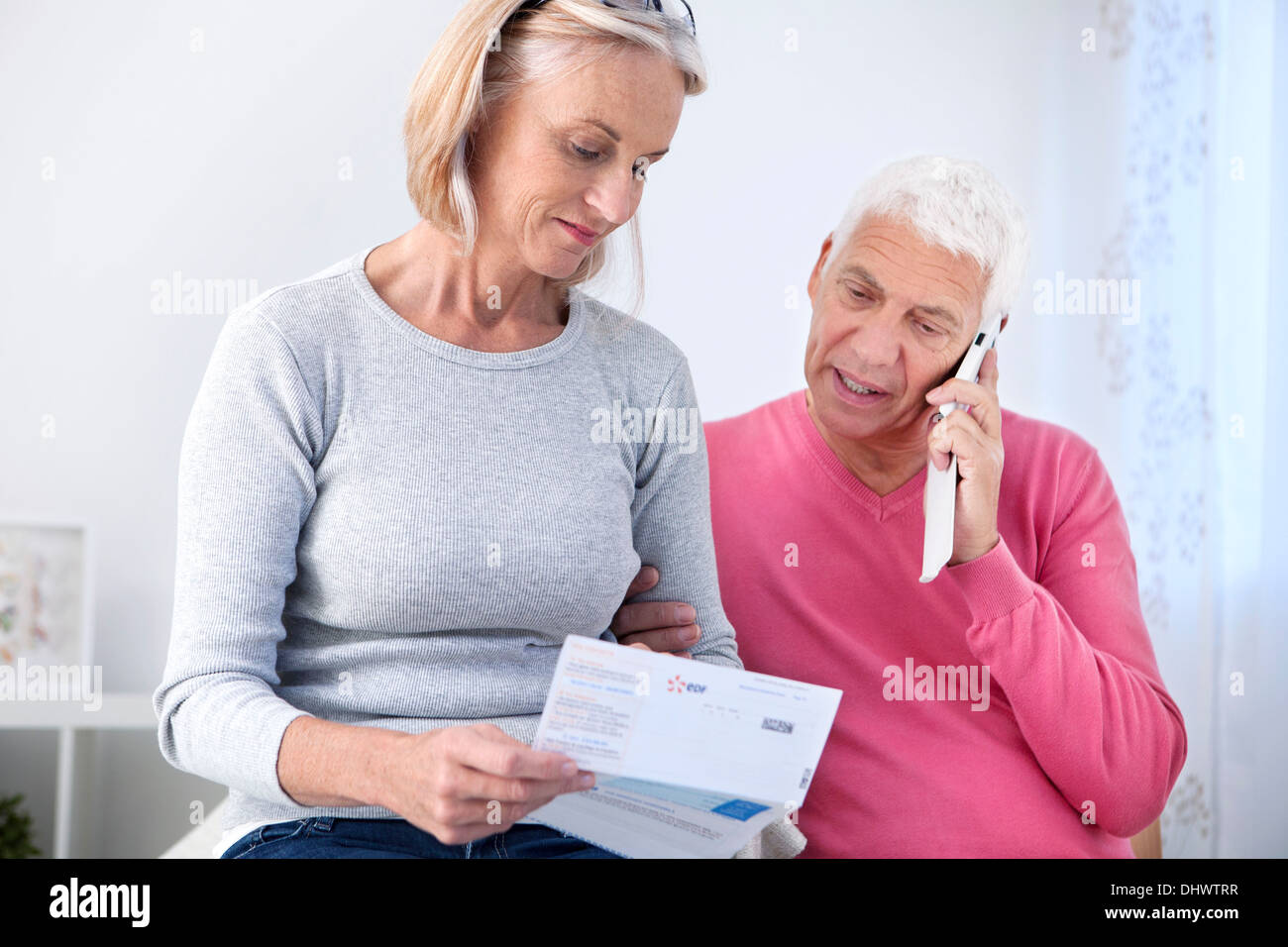 Seniors couple paperwork hi-res stock photography and images - Alamy