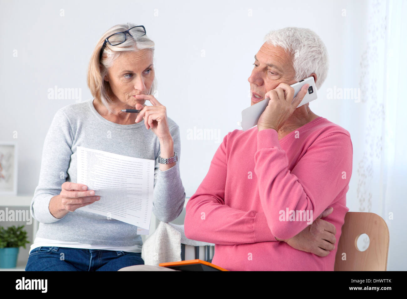 COUPLE DOING PAPERWORK Stock Photo - Alamy COUPLE DOING PAPERWORK Stock Photo - Alamy