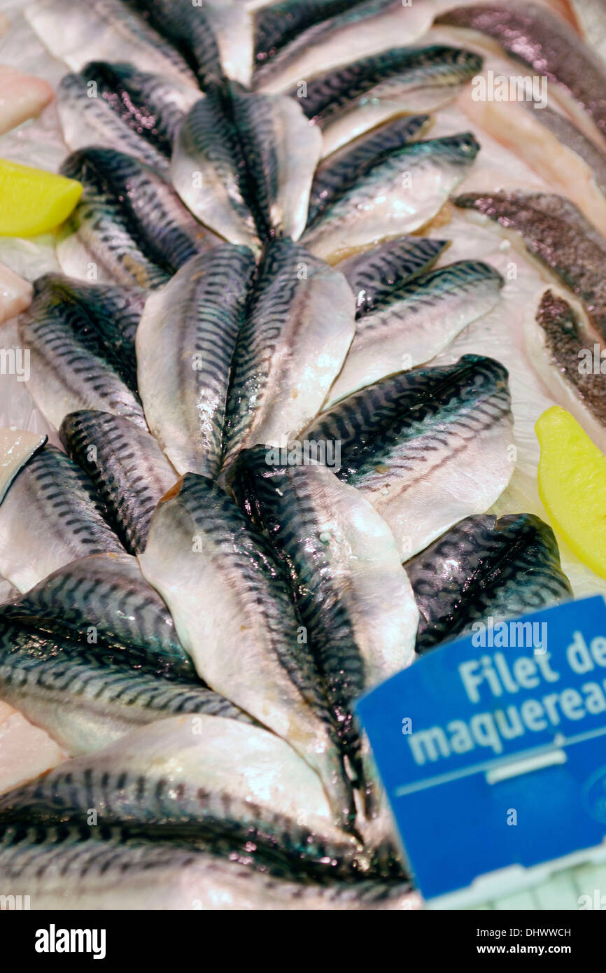 Trading fish hi-res stock photography and images - Alamy